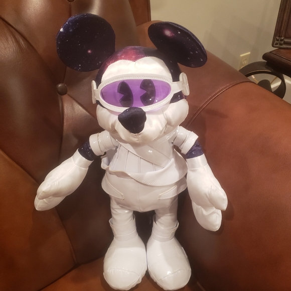 Disney | Toys | Disney Mickey Mouse January Plush The Main Attraction ...